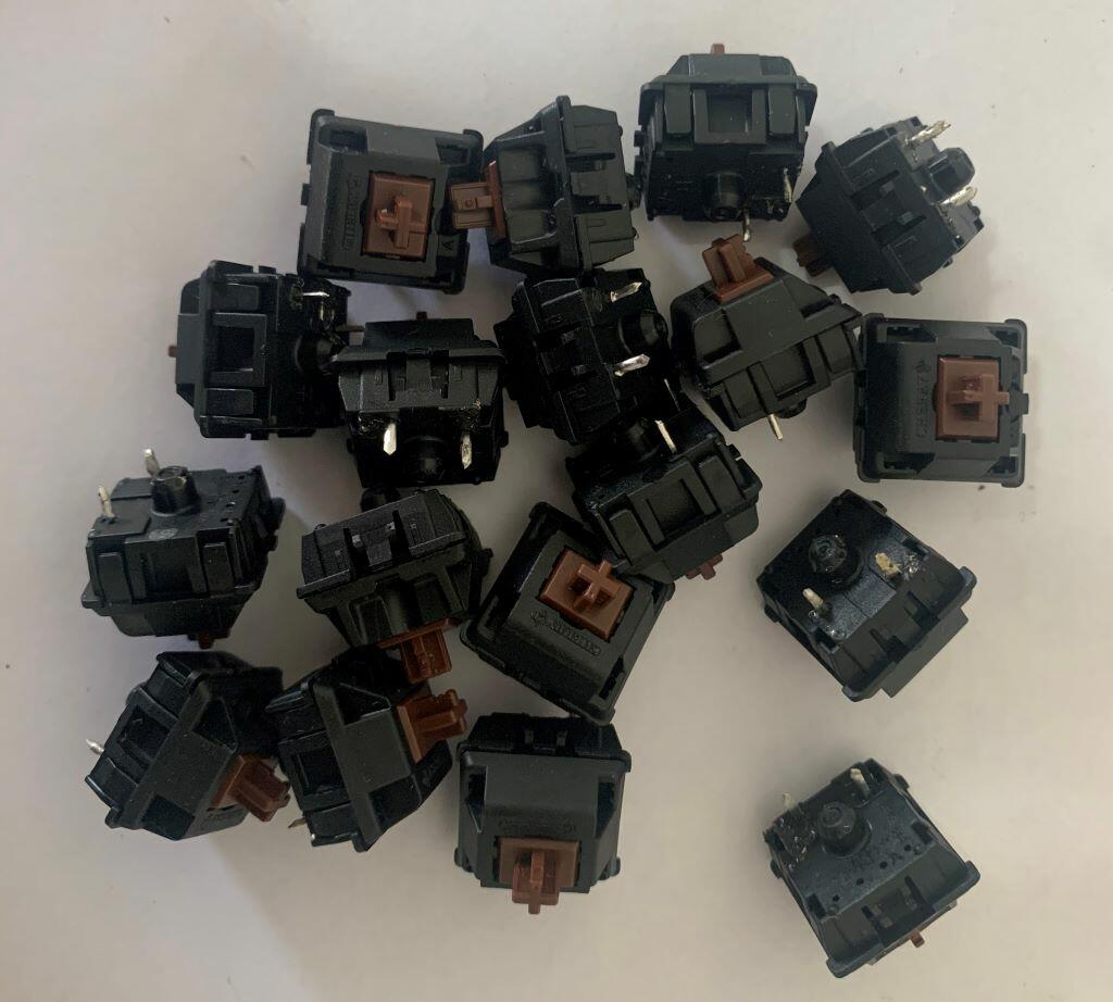 Building a custom ergonomic keyboard - Maurício Maia